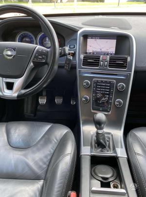 Balts Volvo XC60 2012 Marijampole, ar dzinēja tilpumu 2.40 L un nobraukumu 324 tūkst. km par 9999 €, foto 37 vietnē AUTOMOTO.COM.LV