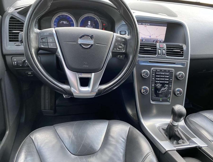 Balts Volvo XC60 2012 Marijampole, ar dzinēja tilpumu 2.40 L un nobraukumu 324 tūkst. km par 9999 €, foto 38 vietnē AUTOMOTO.COM.LV