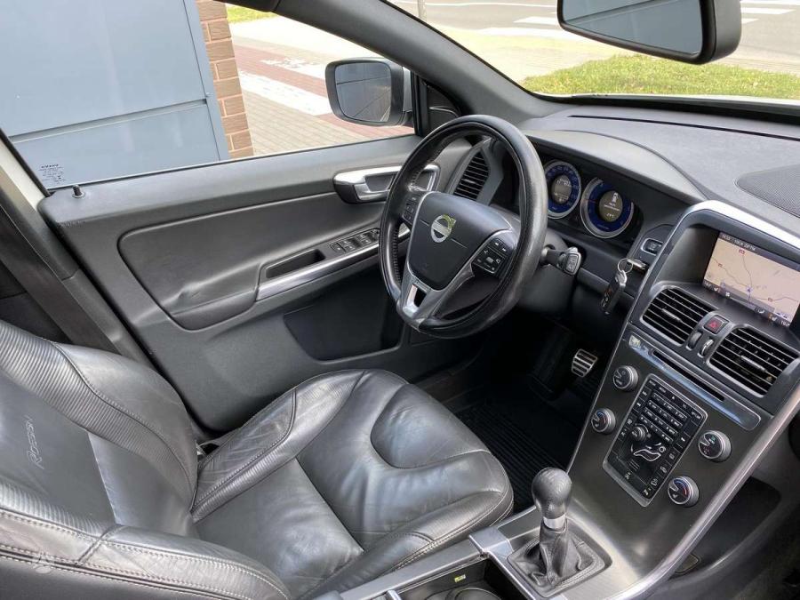 Balts Volvo XC60 2012 Marijampole, ar dzinēja tilpumu 2.40 L un nobraukumu 324 tūkst. km par 9999 €, foto 40 vietnē AUTOMOTO.COM.LV