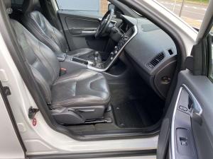 Balts Volvo XC60 2012 Marijampole, ar dzinēja tilpumu 2.40 L un nobraukumu 324 tūkst. km par 9999 €, foto 44 vietnē AUTOMOTO.COM.LV