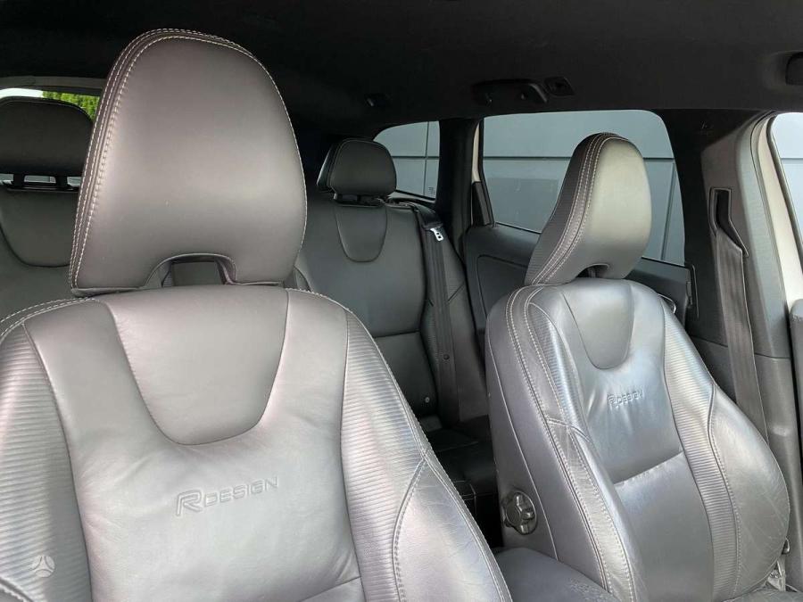 Balts Volvo XC60 2012 Marijampole, ar dzinēja tilpumu 2.40 L un nobraukumu 324 tūkst. km par 9999 €, foto 47 vietnē AUTOMOTO.COM.LV