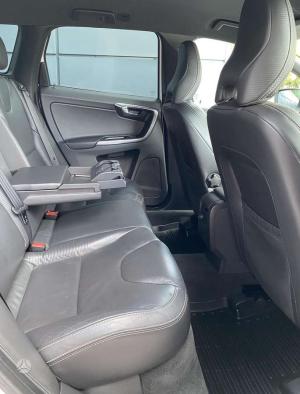 Balts Volvo XC60 2012 Marijampole, ar dzinēja tilpumu 2.40 L un nobraukumu 324 tūkst. km par 9999 €, foto 48 vietnē AUTOMOTO.COM.LV