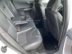 Balts Volvo XC60 2012 Marijampole, ar dzinēja tilpumu 2.40 L un nobraukumu 324 tūkst. km par 9999 €, foto 49 vietnē AUTOMOTO.COM.LV