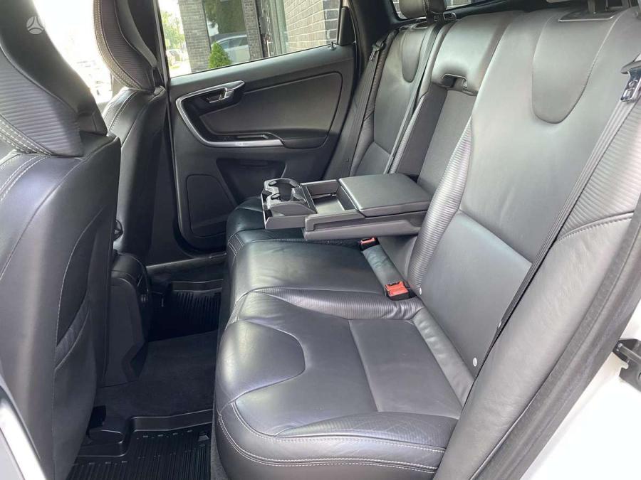 Balts Volvo XC60 2012 Marijampole, ar dzinēja tilpumu 2.40 L un nobraukumu 324 tūkst. km par 9999 €, foto 50 vietnē AUTOMOTO.COM.LV