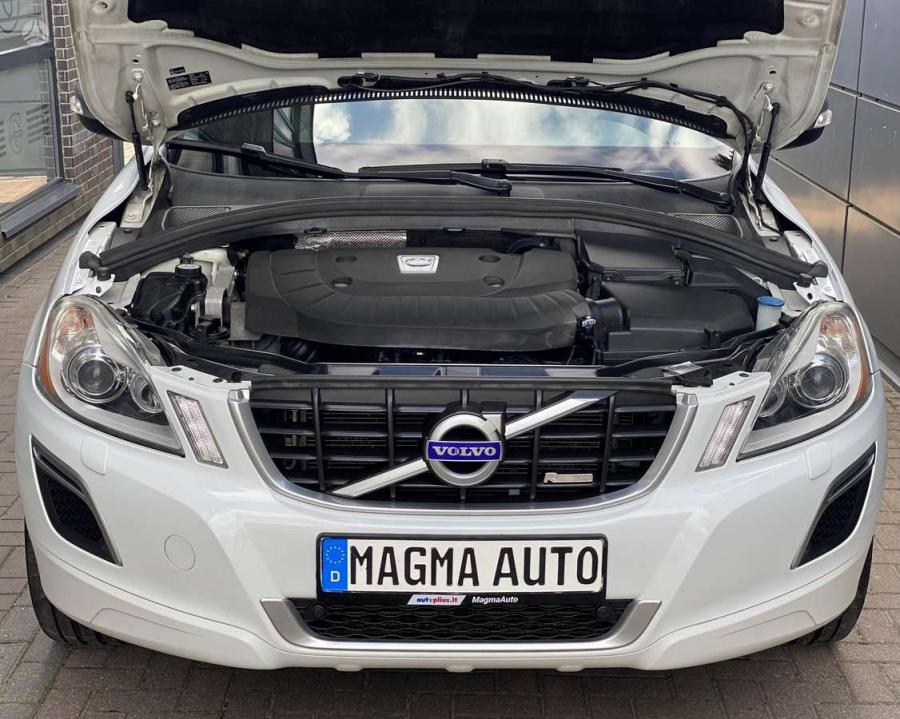 Balts Volvo XC60 2012 Marijampole, ar dzinēja tilpumu 2.40 L un nobraukumu 324 tūkst. km par 9999 €, foto 53 vietnē AUTOMOTO.COM.LV