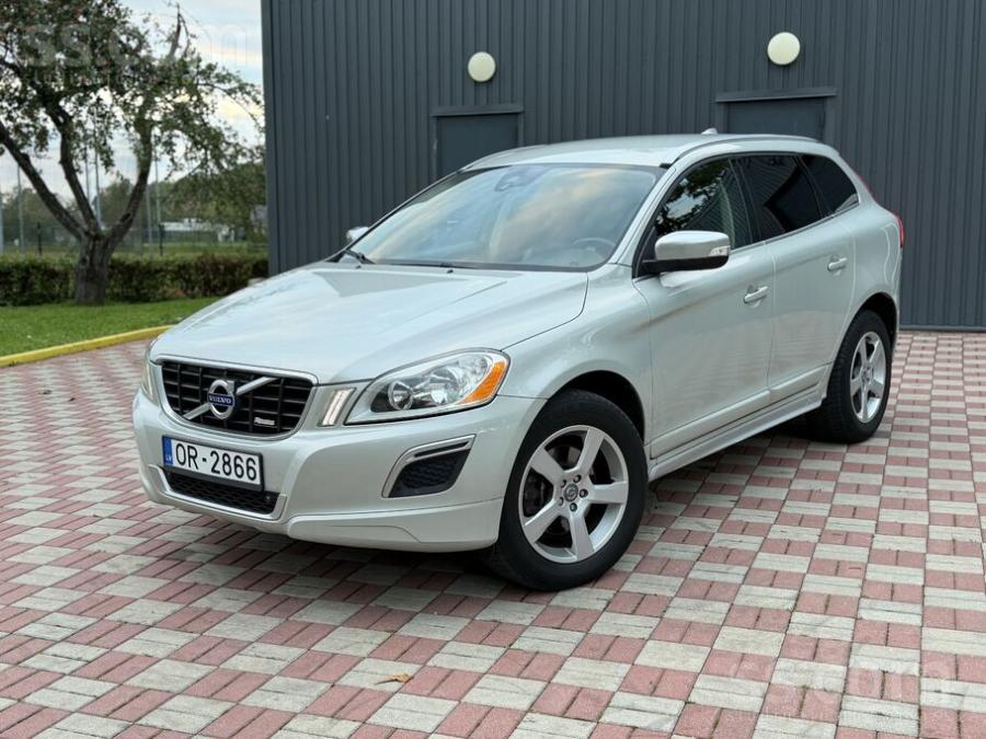 White Volvo XC60 2012 in Aizkraukle, with an engine capacity of 2.40 L and mileage of 302 thousand km for 9660 €, photo 1 on AUTOMOTO.COM.LV