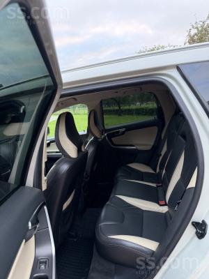 White Volvo XC60 2012 in Aizkraukle, with an engine capacity of 2.40 L and mileage of 302 thousand km for 9660 €, photo 9 on AUTOMOTO.COM.LV