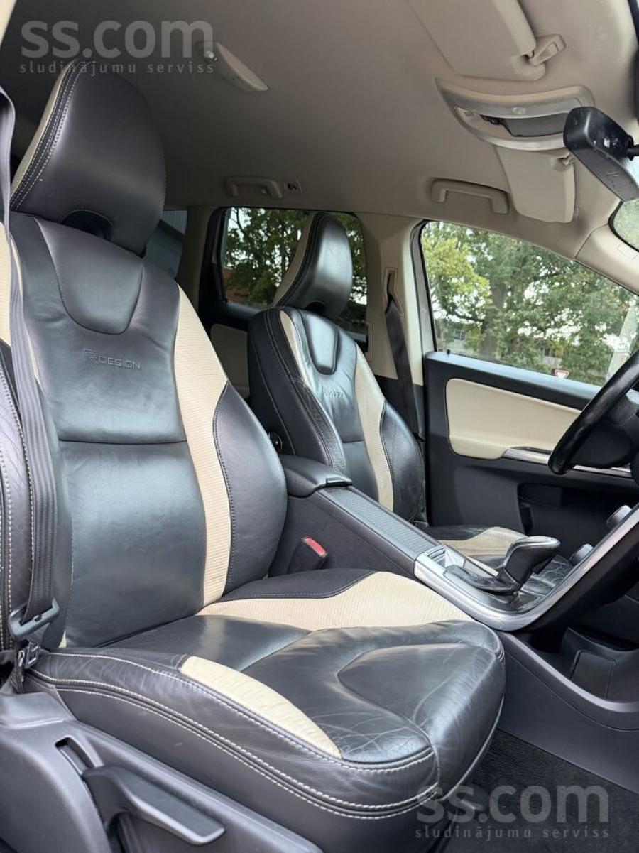 White Volvo XC60 2012 in Aizkraukle, with an engine capacity of 2.40 L and mileage of 302 thousand km for 9660 €, photo 15 on AUTOMOTO.COM.LV