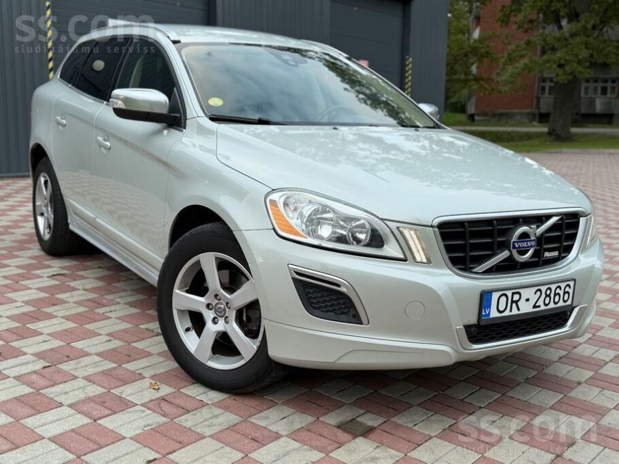 White Volvo XC60 2012 in Aizkraukle, with an engine capacity of 2.40 L and mileage of 302 thousand km for 9660 €, photo 17 on AUTOMOTO.COM.LV