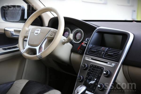 Volvo XC60 2012 Rīga vietnē Balts Volvo XC60 2012 Rīga, ar dzinēja tilpumu 2.40 L un nobraukumu 363 tūkst. km par 7495 €, foto 11 vietnē AUTOMOTO.COM.LV