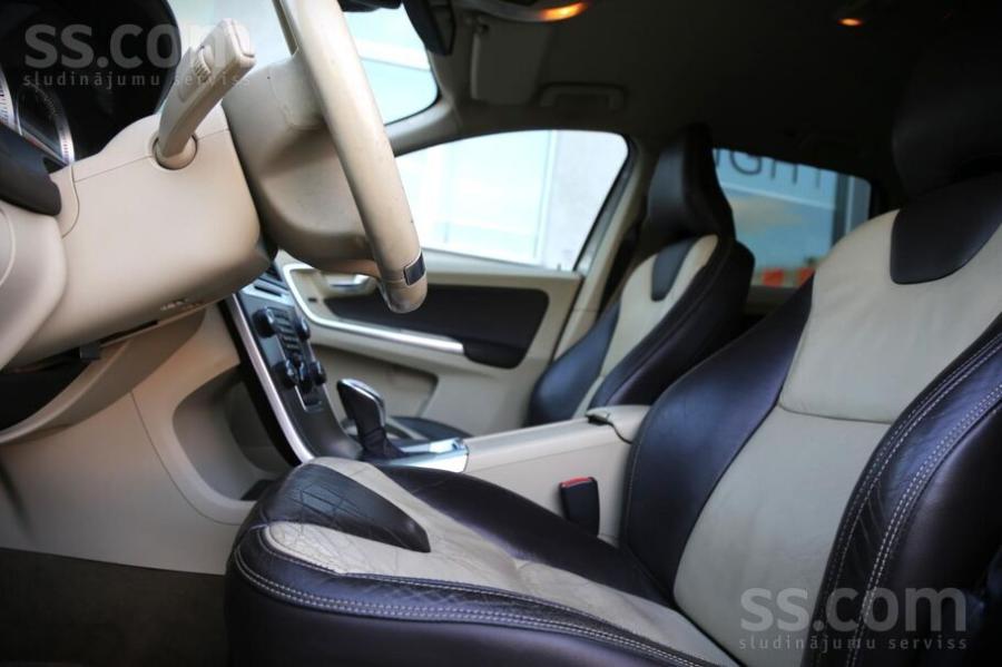 Balts Volvo XC60 2012 Rīga, ar dzinēja tilpumu 2.40 L un nobraukumu 363 tūkst. km par 7495 €, foto 12 vietnē AUTOMOTO.COM.LV