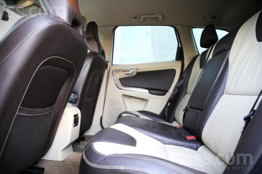 Balts Volvo XC60 2012 Rīga, ar dzinēja tilpumu 2.40 L un nobraukumu 363 tūkst. km par 7495 €, foto 14 vietnē AUTOMOTO.COM.LV
