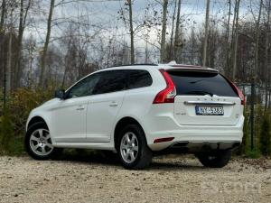 White Volvo XC60 2013 in Jelgava, with an engine capacity of 2.40 L and mileage of 0 thousand km for 9200 €, photo 6 on AUTOMOTO.COM.LV