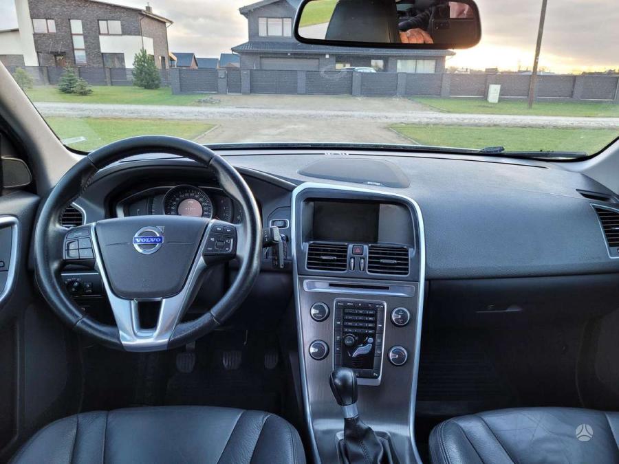 Balts Volvo XC60 2013 Raseiniai, ar dzinēja tilpumu 1.98 L un nobraukumu 288 tūkst. km par 7700 €, foto 11 vietnē AUTOMOTO.COM.LV