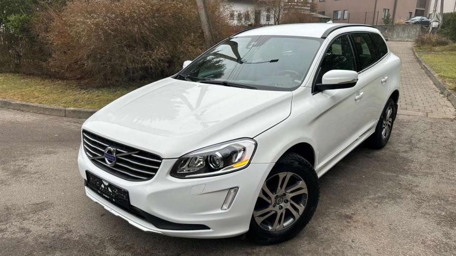 White Volvo XC60 2013 in Vilnius, with an engine capacity of 2.40 L and mileage of 237 thousand km for 10750 €, photo 1 on AUTOMOTO.COM.LV