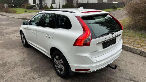 White Volvo XC60 2013 in Vilnius, with an engine capacity of 2.40 L and mileage of 237 thousand km for 10750 €, photo 8 on AUTOMOTO.COM.LV