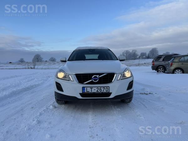 White Volvo XC60 2013 in Talsi, with an engine capacity of 2.40 L and mileage of 0 thousand km for 8470 €, photo 2 on AUTOMOTO.COM.LV
