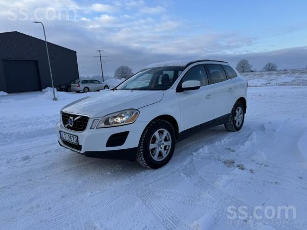 White Volvo XC60 2013 in Talsi, with an engine capacity of 2.40 L and mileage of 0 thousand km for 8470 €, photo 4 on AUTOMOTO.COM.LV