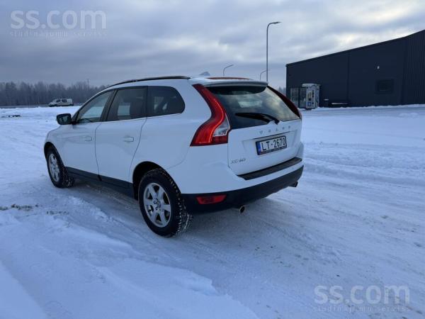 White Volvo XC60 2013 in Talsi, with an engine capacity of 2.40 L and mileage of 0 thousand km for 8470 €, photo 5 on AUTOMOTO.COM.LV