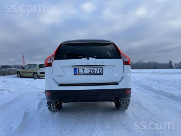 White Volvo XC60 2013 in Talsi, with an engine capacity of 2.40 L and mileage of 0 thousand km for 8470 €, photo 6 on AUTOMOTO.COM.LV