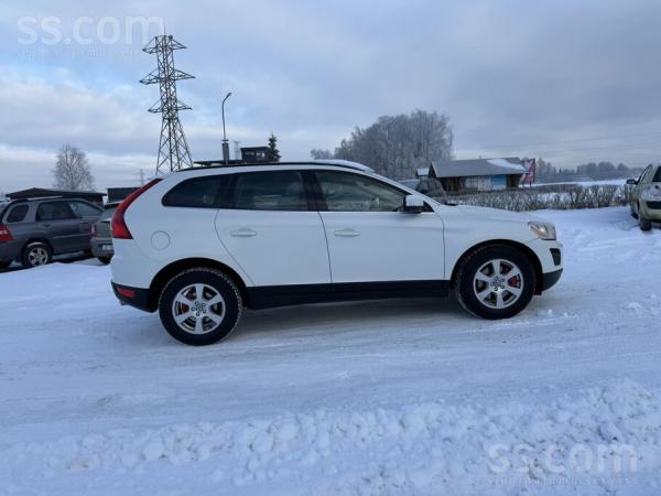 White Volvo XC60 2013 in Talsi, with an engine capacity of 2.40 L and mileage of 0 thousand km for 8470 €, photo 8 on AUTOMOTO.COM.LV