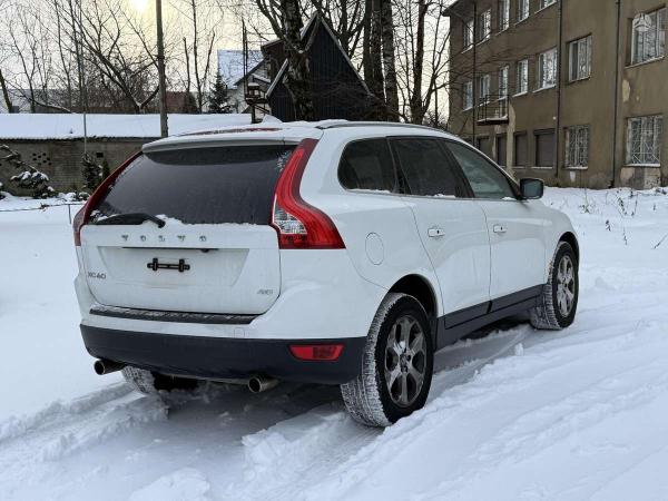 White Volvo XC60 2013 in Klaipeda, with an engine capacity of 3.19 L and mileage of 133 thousand km for 4500 €, photo 2 on AUTOMOTO.COM.LV