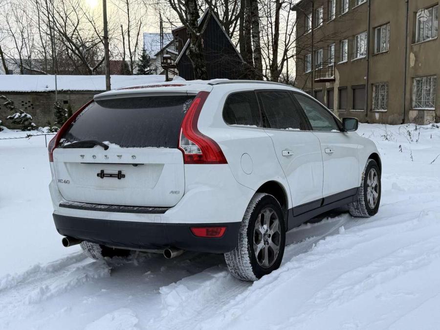 Balts Volvo XC60 2013 Klaipėda, ar dzinēja tilpumu 3.19 L un nobraukumu 133 tūkst. km par 4500 €, foto 2 vietnē AUTOMOTO.COM.LV