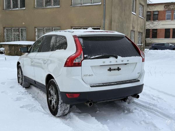 White Volvo XC60 2013 in Klaipeda, with an engine capacity of 3.19 L and mileage of 133 thousand km for 4500 €, photo 3 on AUTOMOTO.COM.LV