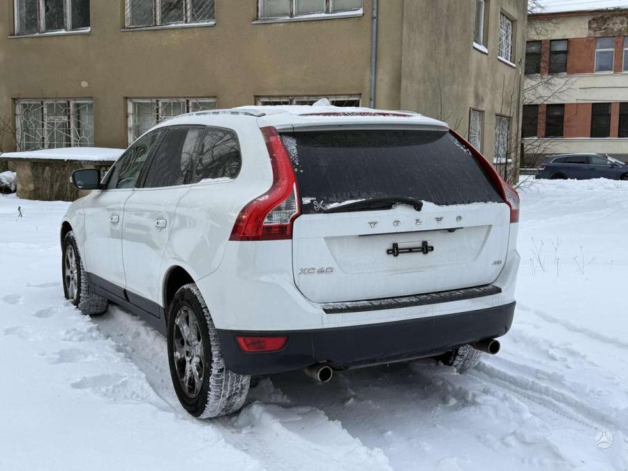 Balts Volvo XC60 2013 Klaipėda, ar dzinēja tilpumu 3.19 L un nobraukumu 133 tūkst. km par 4500 €, foto 3 vietnē AUTOMOTO.COM.LV