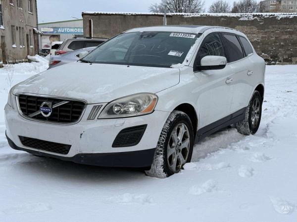 White Volvo XC60 2013 in Klaipeda, with an engine capacity of 3.19 L and mileage of 133 thousand km for 4500 €, photo 4 on AUTOMOTO.COM.LV