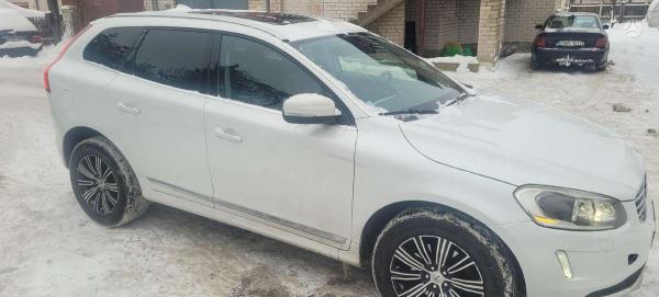 White Volvo XC60 2013 in Kaunas, with an engine capacity of 2.40 L and mileage of 280 thousand km for 11850 €, photo 2 on AUTOMOTO.COM.LV