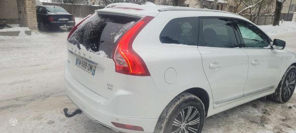 White Volvo XC60 2013 in Kaunas, with an engine capacity of 2.40 L and mileage of 280 thousand km for 11850 €, photo 3 on AUTOMOTO.COM.LV
