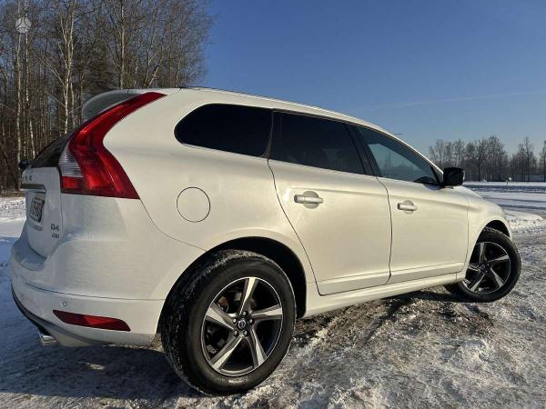 White Volvo XC60 2013 in Kaunas, with an engine capacity of 2.40 L and mileage of 260 thousand km for 13300 €, photo 4 on AUTOMOTO.COM.LV