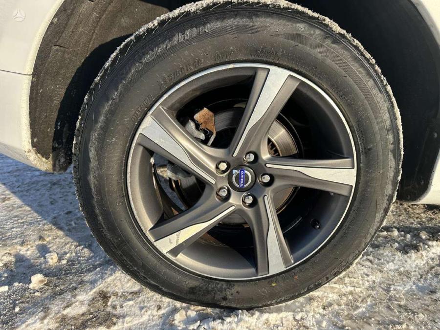 Balts Volvo XC60 2013 Kauņa, ar dzinēja tilpumu 2.40 L un nobraukumu 260 tūkst. km par 13300 €, foto 18 vietnē AUTOMOTO.COM.LV