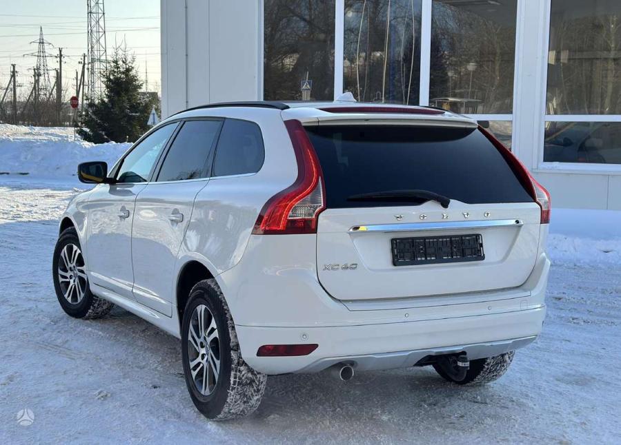 White Volvo XC60 2013 in Raseiniai, with an engine capacity of 1.98 L and mileage of 284 thousand km for 9299 €, photo 4 on AUTOMOTO.COM.LV