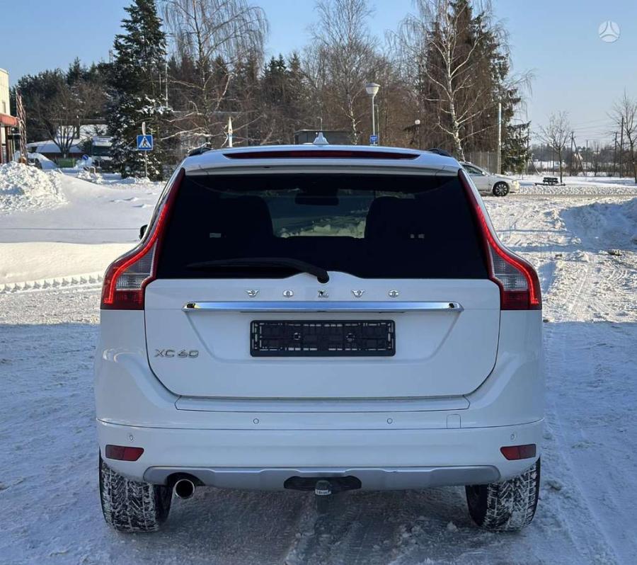 White Volvo XC60 2013 in Raseiniai, with an engine capacity of 1.98 L and mileage of 284 thousand km for 9299 €, photo 5 on AUTOMOTO.COM.LV