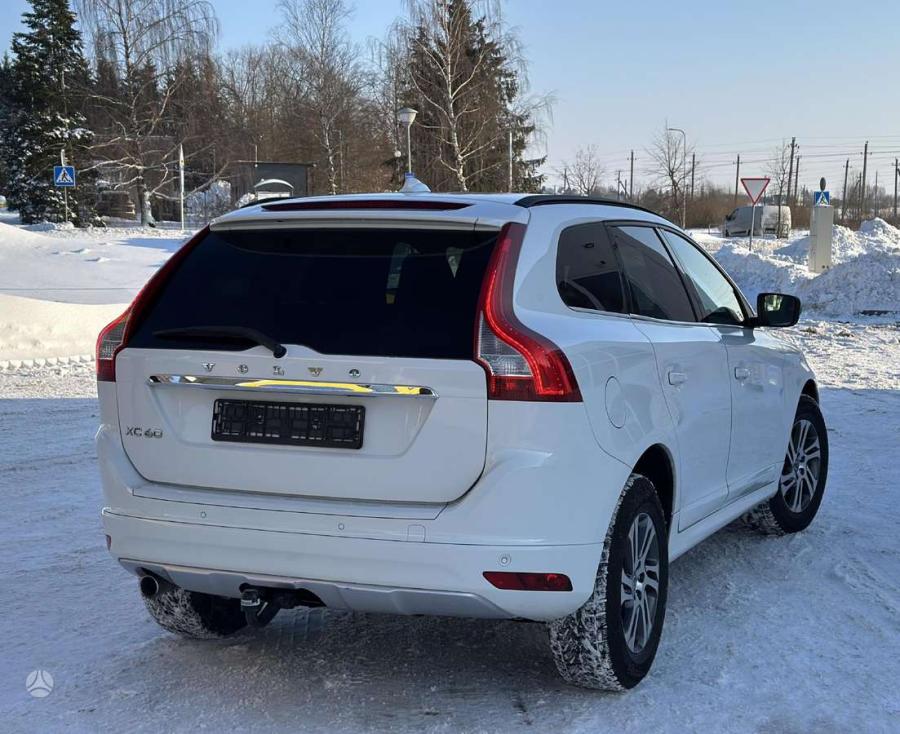 White Volvo XC60 2013 in Raseiniai, with an engine capacity of 1.98 L and mileage of 284 thousand km for 9299 €, photo 6 on AUTOMOTO.COM.LV