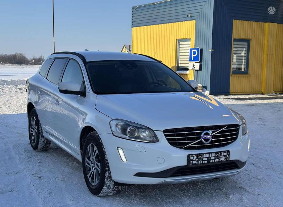 White Volvo XC60 2013 in Raseiniai, with an engine capacity of 1.98 L and mileage of 284 thousand km for 9299 €, photo 8 on AUTOMOTO.COM.LV