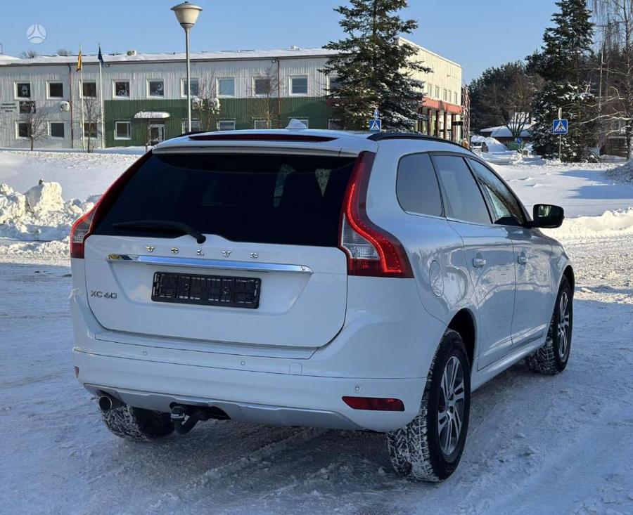 White Volvo XC60 2013 in Raseiniai, with an engine capacity of 1.98 L and mileage of 284 thousand km for 9299 €, photo 10 on AUTOMOTO.COM.LV