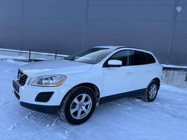 Balts Volvo XC60 2013 Šauļi, ar dzinēja tilpumu 1.98 L un nobraukumu 260 tūkst. km par 6750 €, foto 1 vietnē AUTOMOTO.COM.LV