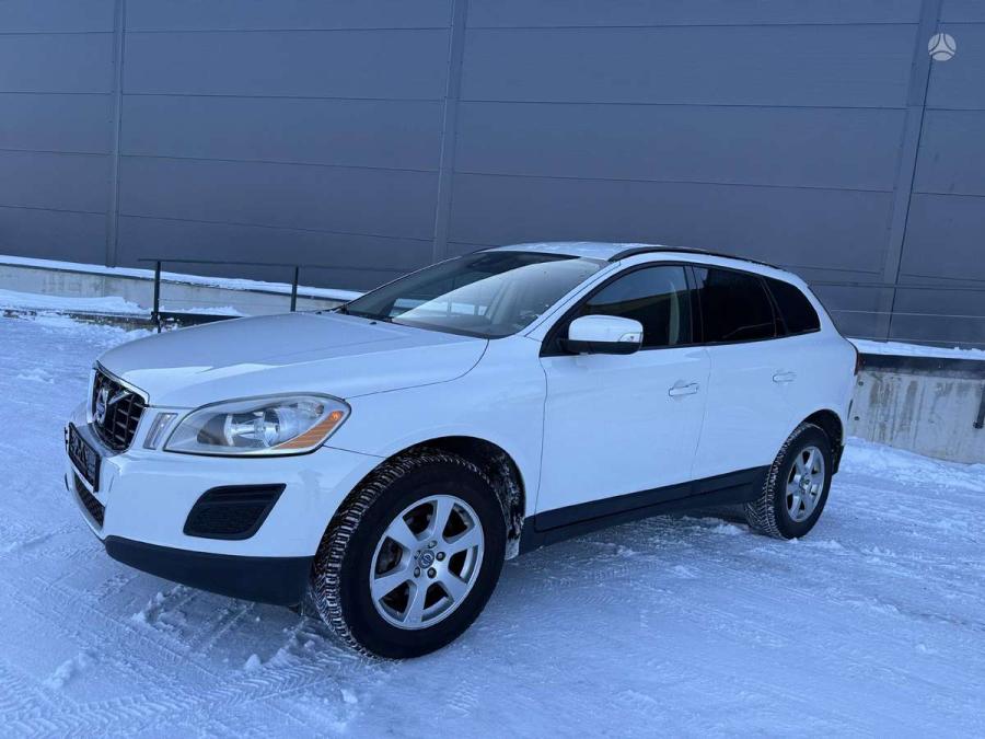 Balts Volvo XC60 2013 Šauļi, ar dzinēja tilpumu 1.98 L un nobraukumu 260 tūkst. km par 6750 €, foto 1 vietnē AUTOMOTO.COM.LV