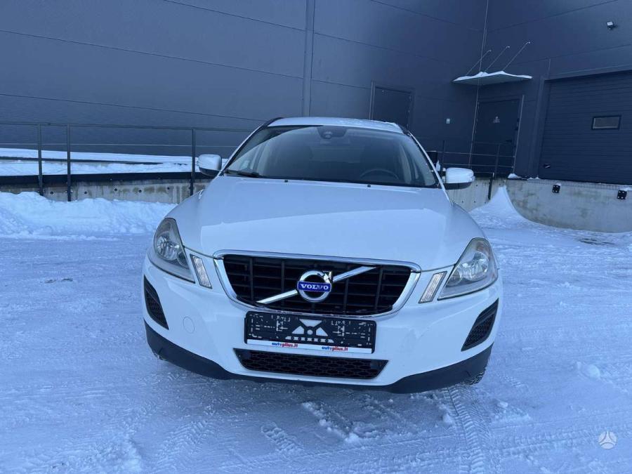 Balts Volvo XC60 2013 Šauļi, ar dzinēja tilpumu 1.98 L un nobraukumu 260 tūkst. km par 6750 €, foto 2 vietnē AUTOMOTO.COM.LV