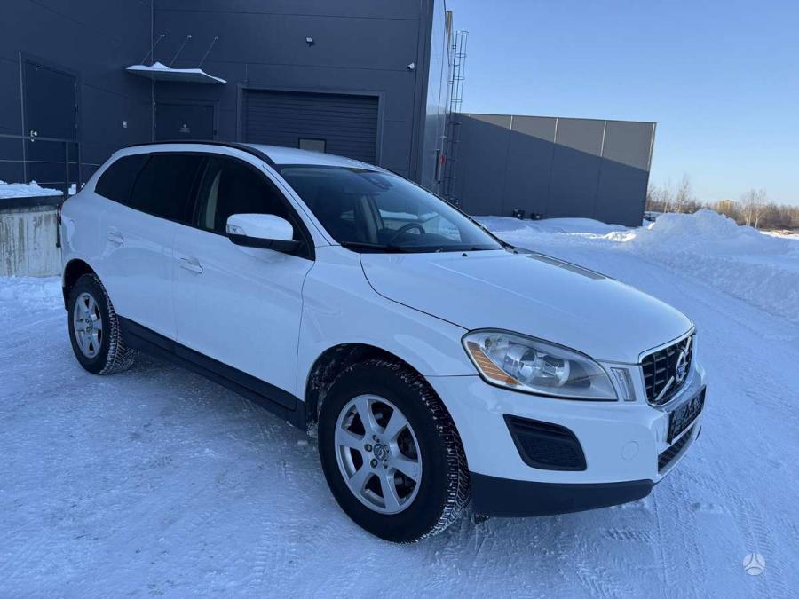 Balts Volvo XC60 2013 Šauļi, ar dzinēja tilpumu 1.98 L un nobraukumu 260 tūkst. km par 6750 €, foto 3 vietnē AUTOMOTO.COM.LV