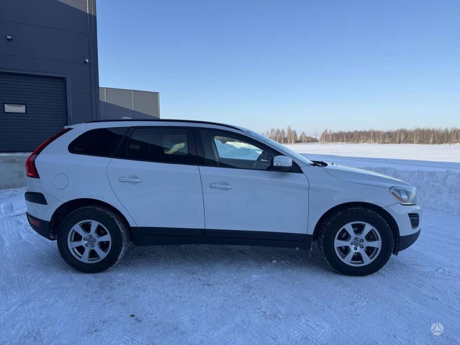 Balts Volvo XC60 2013 Šauļi, ar dzinēja tilpumu 1.98 L un nobraukumu 260 tūkst. km par 6750 €, foto 4 vietnē AUTOMOTO.COM.LV