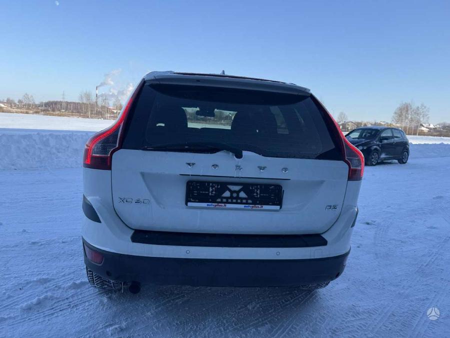 Balts Volvo XC60 2013 Šauļi, ar dzinēja tilpumu 1.98 L un nobraukumu 260 tūkst. km par 6750 €, foto 6 vietnē AUTOMOTO.COM.LV