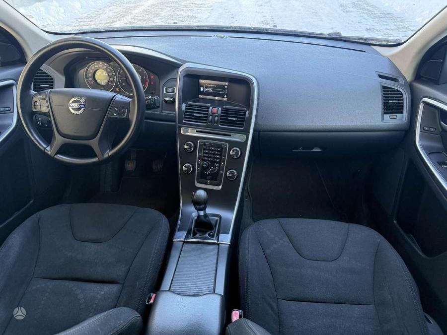 Balts Volvo XC60 2013 Šauļi, ar dzinēja tilpumu 1.98 L un nobraukumu 260 tūkst. km par 6750 €, foto 11 vietnē AUTOMOTO.COM.LV