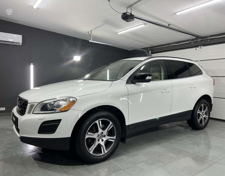 Balts Volvo XC60 2013 Utena, ar dzinēja tilpumu 2.40 L un nobraukumu 308 tūkst. km par 9950 €, foto 1 vietnē AUTOMOTO.COM.LV