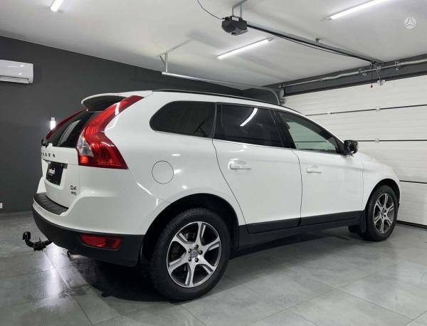 Balts Volvo XC60 2013 Utena, ar dzinēja tilpumu 2.40 L un nobraukumu 308 tūkst. km par 9950 €, foto 2 vietnē AUTOMOTO.COM.LV