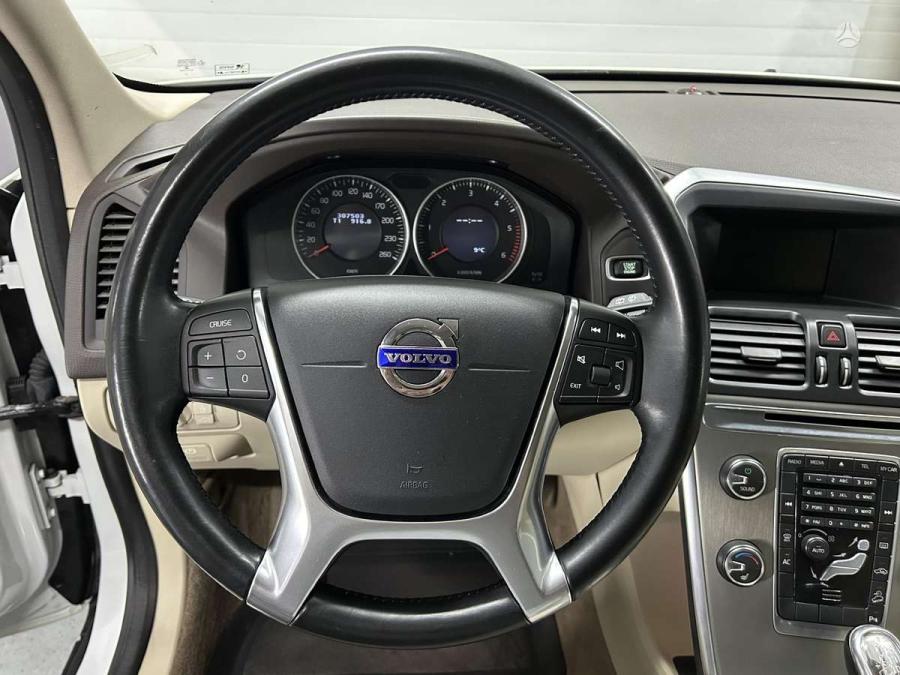 Balts Volvo XC60 2013 Utena, ar dzinēja tilpumu 2.40 L un nobraukumu 308 tūkst. km par 9950 €, foto 6 vietnē AUTOMOTO.COM.LV