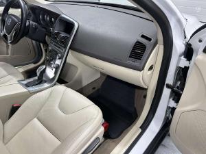Balts Volvo XC60 2013 Utena, ar dzinēja tilpumu 2.40 L un nobraukumu 308 tūkst. km par 9950 €, foto 21 vietnē AUTOMOTO.COM.LV